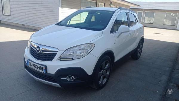 White Opel Mokka 2014 in Vilnius, with an engine capacity of 1.69 L and mileage of 227 thousand km for 6700 €, photo 1 on AUTOMOTO.COM.LV