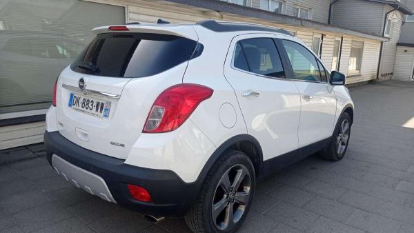 White Opel Mokka 2014 in Vilnius, with an engine capacity of 1.69 L and mileage of 227 thousand km for 6700 €, photo 4 on AUTOMOTO.COM.LV