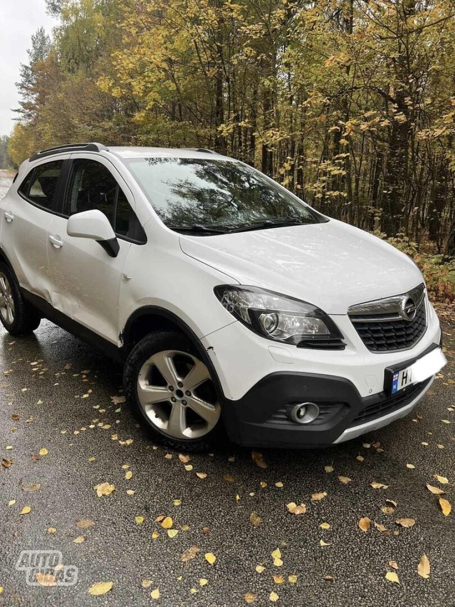 White Opel Mokka 2014 in Kaunas, with an engine capacity of 1.70 L and mileage of 340 thousand km for 3500 €, photo 1 on AUTOMOTO.COM.LV