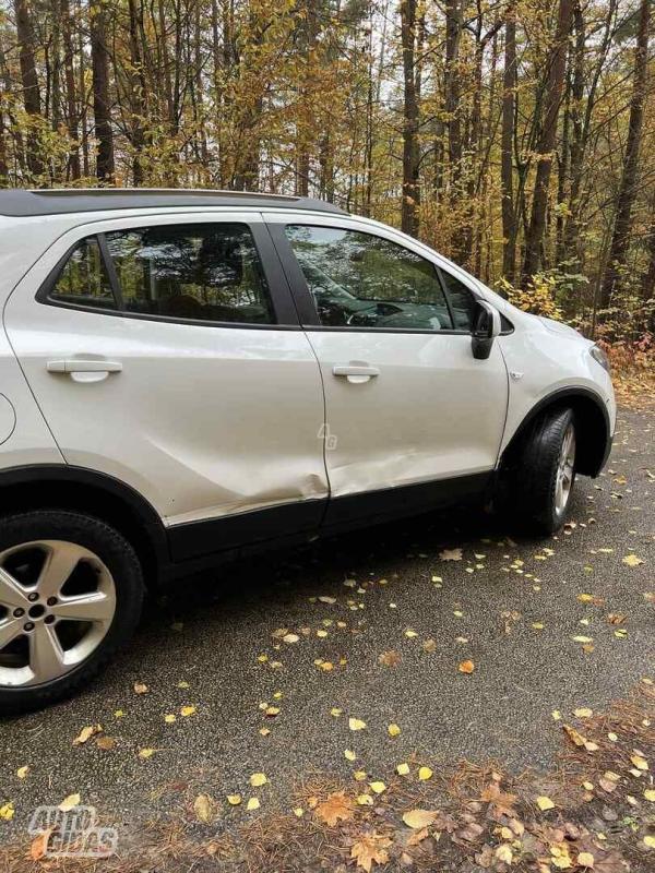 White Opel Mokka 2014 in Kaunas, with an engine capacity of 1.70 L and mileage of 340 thousand km for 3500 €, photo 8 on AUTOMOTO.COM.LV