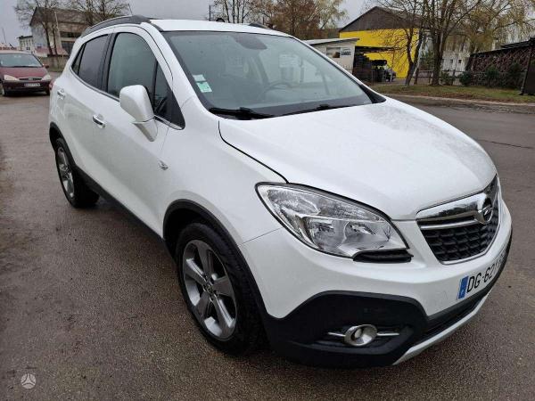 White Opel Mokka 2014 in Taurage, with an engine capacity of 1.70 L and mileage of 208 thousand km for 5200 €, photo 3 on AUTOMOTO.COM.LV
