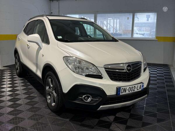 White Opel Mokka 2014 in Kaunas, with an engine capacity of 1.69 L and mileage of 154 thousand km for 6500 €, photo 1 on AUTOMOTO.COM.LV