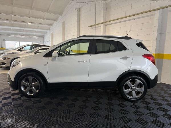 White Opel Mokka 2014 in Kaunas, with an engine capacity of 1.69 L and mileage of 154 thousand km for 6500 €, photo 5 on AUTOMOTO.COM.LV