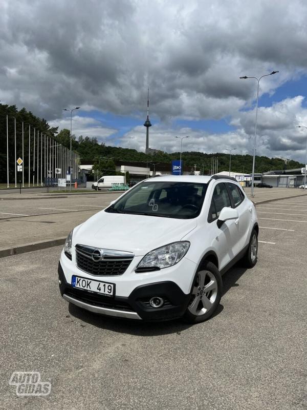 White Opel Mokka 2014 in Vilnius, with an engine capacity of 1.70 L and mileage of 195 thousand km for 4600 €, photo 1 on AUTOMOTO.COM.LV