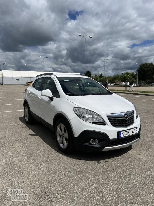 White Opel Mokka 2014 in Vilnius, with an engine capacity of 1.70 L and mileage of 195 thousand km for 4600 €, photo 3 on AUTOMOTO.COM.LV
