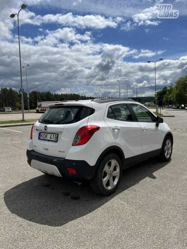 White Opel Mokka 2014 in Vilnius, with an engine capacity of 1.70 L and mileage of 195 thousand km for 4600 €, photo 4 on AUTOMOTO.COM.LV