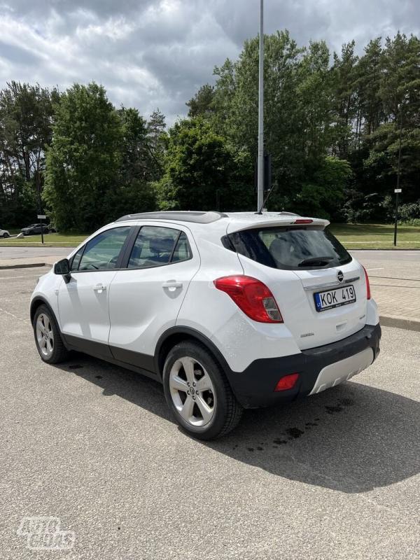 White Opel Mokka 2014 in Vilnius, with an engine capacity of 1.70 L and mileage of 195 thousand km for 4600 €, photo 5 on AUTOMOTO.COM.LV