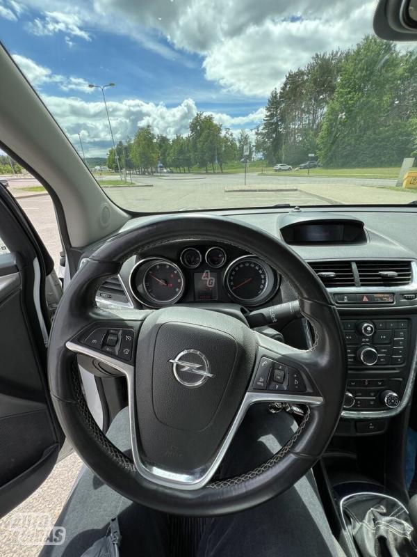 White Opel Mokka 2014 in Vilnius, with an engine capacity of 1.70 L and mileage of 195 thousand km for 4600 €, photo 6 on AUTOMOTO.COM.LV