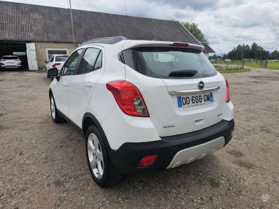 White Opel Mokka 2014 in Jurbarkas, with an engine capacity of 1.36 L and mileage of 150 thousand km for 6000 €, photo 4 on AUTOMOTO.COM.LV