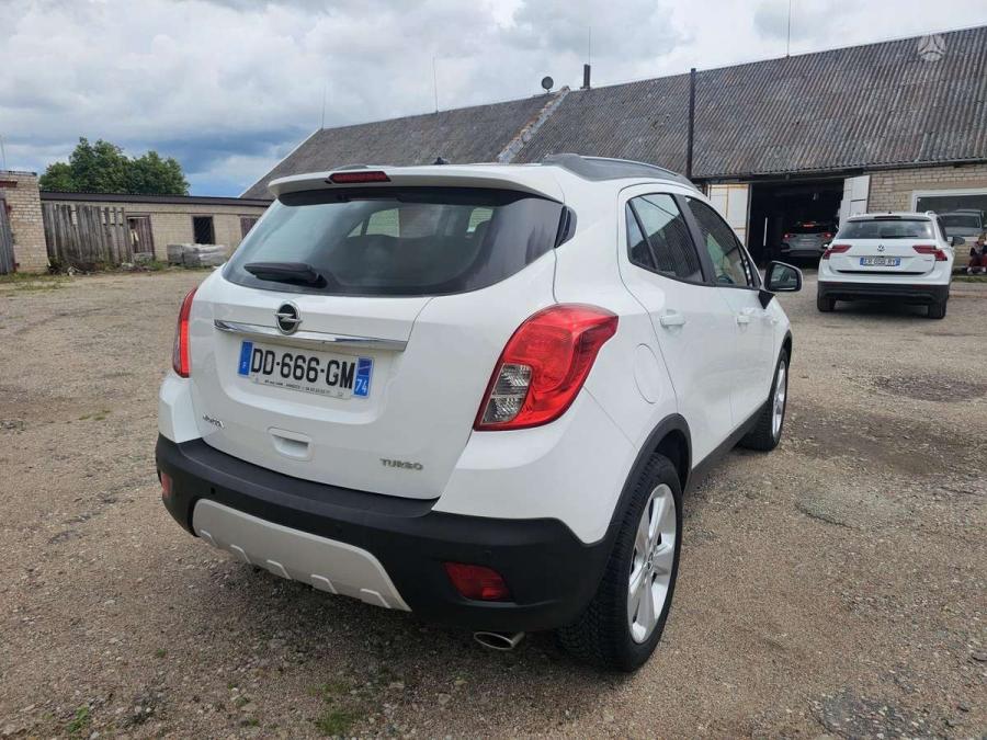 White Opel Mokka 2014 in Jurbarkas, with an engine capacity of 1.36 L and mileage of 150 thousand km for 6000 €, photo 6 on AUTOMOTO.COM.LV