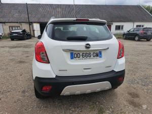 White Opel Mokka 2014 in Jurbarkas, with an engine capacity of 1.36 L and mileage of 150 thousand km for 6000 €, photo 7 on AUTOMOTO.COM.LV