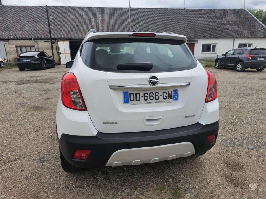 White Opel Mokka 2014 in Jurbarkas, with an engine capacity of 1.36 L and mileage of 150 thousand km for 6000 €, photo 7 on AUTOMOTO.COM.LV