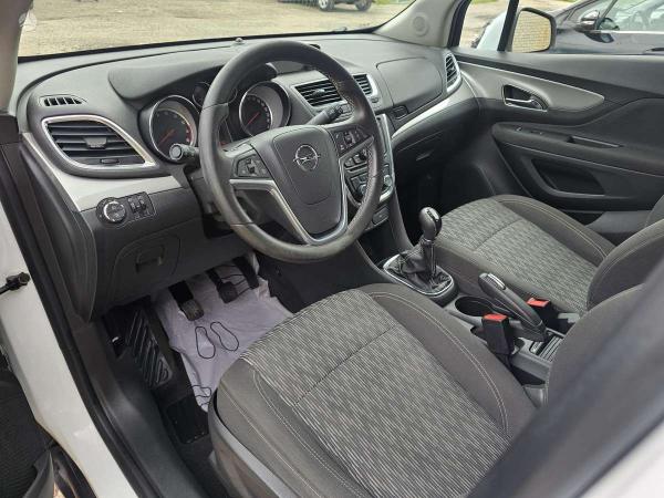 White Opel Mokka 2014 in Jurbarkas, with an engine capacity of 1.36 L and mileage of 150 thousand km for 6000 €, photo 7 on AUTOMOTO.COM.LV