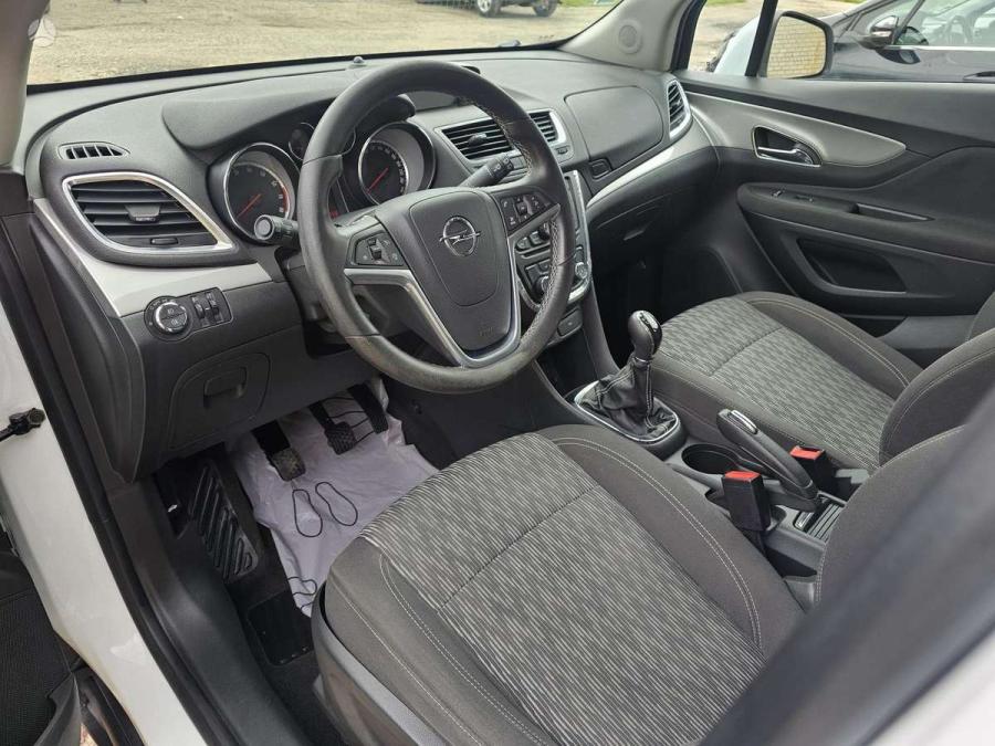 White Opel Mokka 2014 in Jurbarkas, with an engine capacity of 1.36 L and mileage of 150 thousand km for 6000 €, photo 8 on AUTOMOTO.COM.LV