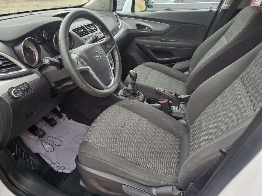White Opel Mokka 2014 in Jurbarkas, with an engine capacity of 1.36 L and mileage of 150 thousand km for 6000 €, photo 9 on AUTOMOTO.COM.LV
