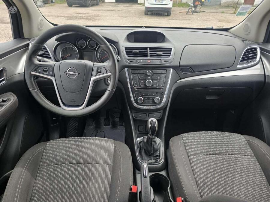 White Opel Mokka 2014 in Jurbarkas, with an engine capacity of 1.36 L and mileage of 150 thousand km for 6000 €, photo 10 on AUTOMOTO.COM.LV