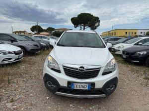 White Opel Mokka 2014 in Siauliai, with an engine capacity of 1.69 L and mileage of 240 thousand km for 5950 €, photo 3 on AUTOMOTO.COM.LV