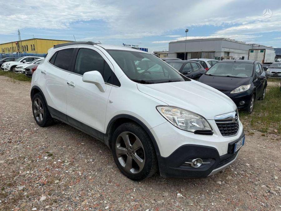 White Opel Mokka 2014 in Siauliai, with an engine capacity of 1.69 L and mileage of 240 thousand km for 5950 €, photo 4 on AUTOMOTO.COM.LV