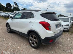 White Opel Mokka 2014 in Siauliai, with an engine capacity of 1.69 L and mileage of 240 thousand km for 5950 €, photo 8 on AUTOMOTO.COM.LV