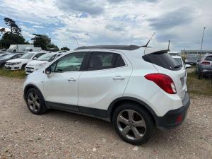 White Opel Mokka 2014 in Siauliai, with an engine capacity of 1.69 L and mileage of 240 thousand km for 5950 €, photo 9 on AUTOMOTO.COM.LV