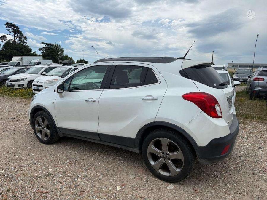 White Opel Mokka 2014 in Siauliai, with an engine capacity of 1.69 L and mileage of 240 thousand km for 5950 €, photo 9 on AUTOMOTO.COM.LV