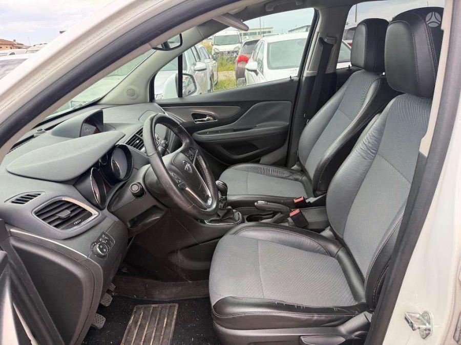White Opel Mokka 2014 in Siauliai, with an engine capacity of 1.69 L and mileage of 240 thousand km for 5950 €, photo 12 on AUTOMOTO.COM.LV