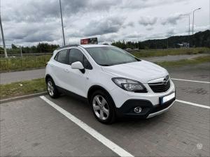 White Opel Mokka 2014 in Vilnius, with an engine capacity of 1.69 L and mileage of 125 thousand km for 6950 €, photo  on AUTOMOTO.COM.LV