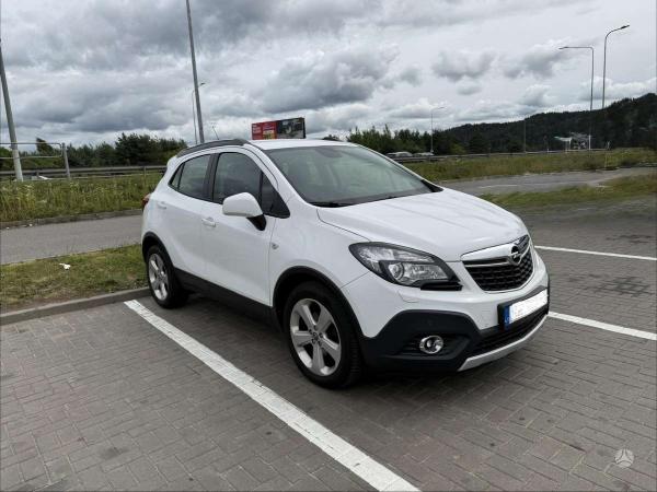 White Opel Mokka 2014 in Vilnius, with an engine capacity of 1.69 L and mileage of 125 thousand km for 6950 €, photo 1 on AUTOMOTO.COM.LV