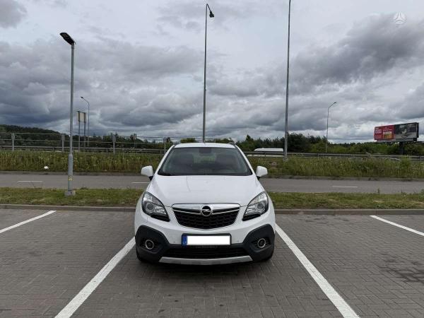 White Opel Mokka 2014 in Vilnius, with an engine capacity of 1.69 L and mileage of 125 thousand km for 6950 €, photo 4 on AUTOMOTO.COM.LV
