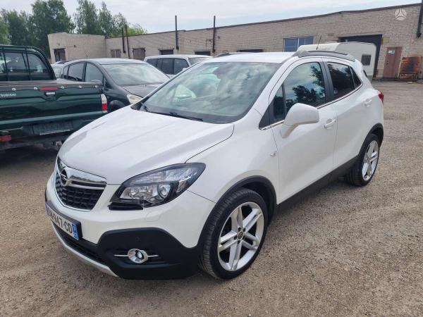 White Opel Mokka 2014 in Pakruojis, with an engine capacity of 1.69 L and mileage of 230 thousand km for 5700 €, photo 1 on AUTOMOTO.COM.LV