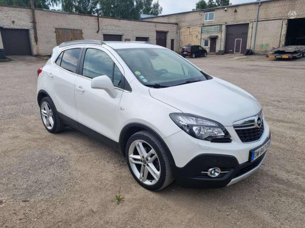 White Opel Mokka 2014 in Pakruojis, with an engine capacity of 1.69 L and mileage of 230 thousand km for 5700 €, photo 3 on AUTOMOTO.COM.LV