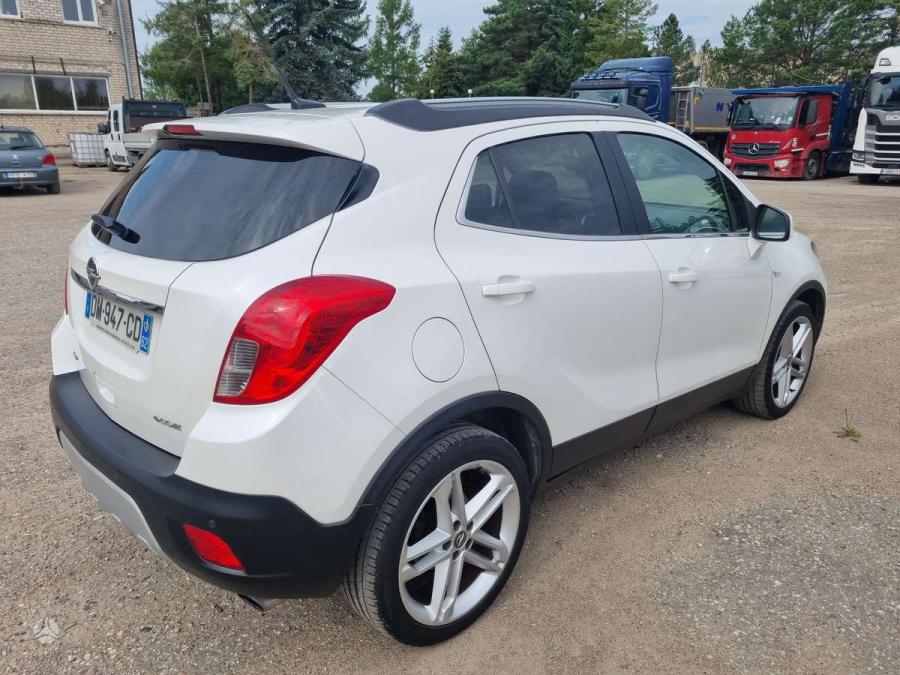 Balts Opel Mokka 2014 Pakruojis, ar dzinēja tilpumu 1.69 L un nobraukumu 230 tūkst. km par 5700 €, foto 5 vietnē AUTOMOTO.COM.LV