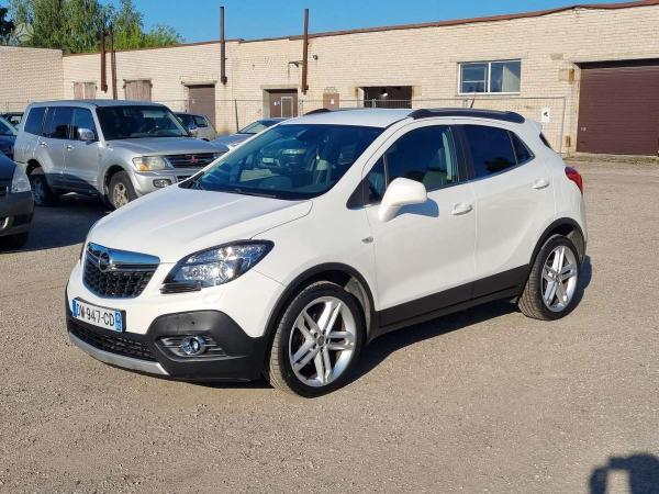 White Opel Mokka 2014 in Pakruojis, with an engine capacity of 1.69 L and mileage of 230 thousand km for 5700 €, photo 9 on AUTOMOTO.COM.LV