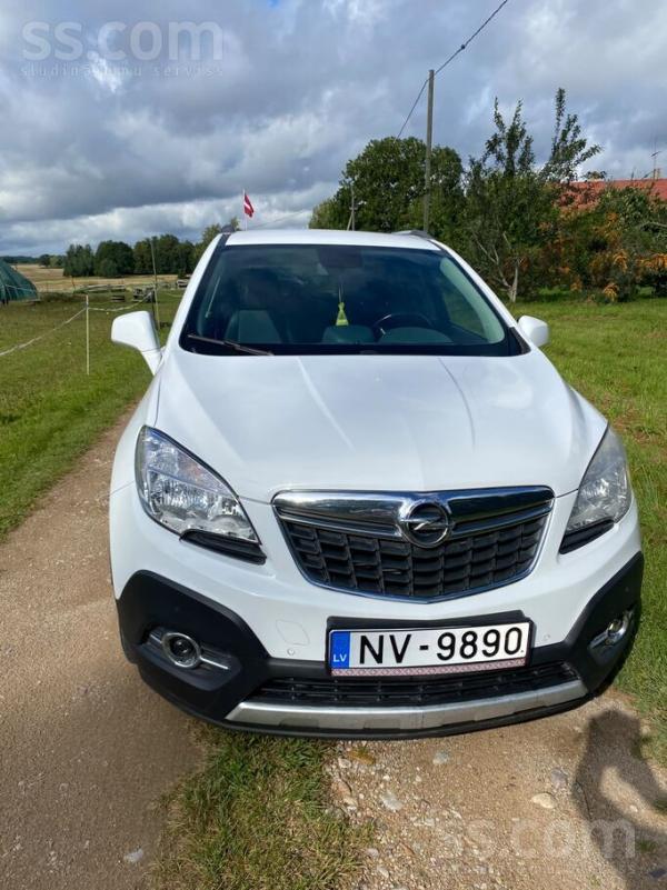 White Opel Mokka 2014 in Talsi, with an engine capacity of 1.70 L and mileage of 214 thousand km for 6500 €, photo 2 on AUTOMOTO.COM.LV