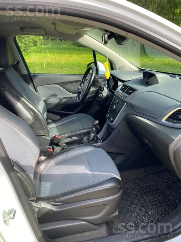 White Opel Mokka 2014 in Talsi, with an engine capacity of 1.70 L and mileage of 214 thousand km for 6500 €, photo 4 on AUTOMOTO.COM.LV