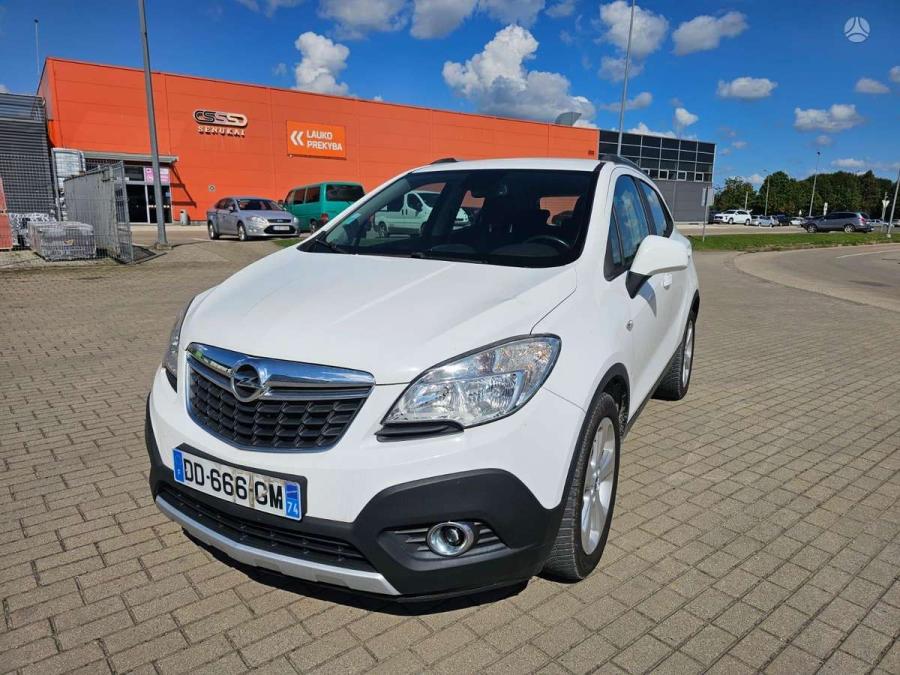 White Opel Mokka 2014 in Jurbarkas, with an engine capacity of 1.36 L and mileage of 154 thousand km for 6000 €, photo 1 on AUTOMOTO.COM.LV