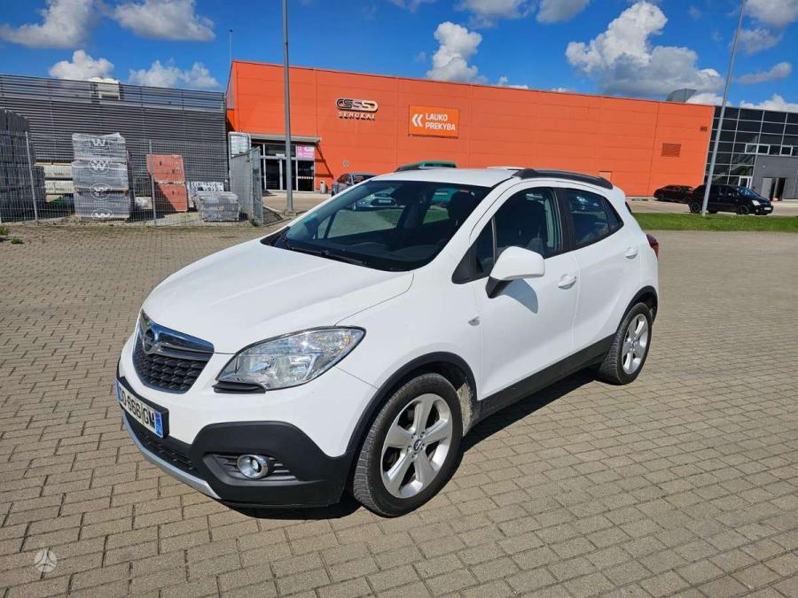 White Opel Mokka 2014 in Jurbarkas, with an engine capacity of 1.36 L and mileage of 154 thousand km for 6000 €, photo 5 on AUTOMOTO.COM.LV