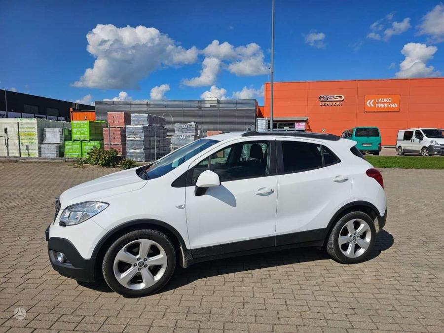 White Opel Mokka 2014 in Jurbarkas, with an engine capacity of 1.36 L and mileage of 154 thousand km for 6000 €, photo 6 on AUTOMOTO.COM.LV