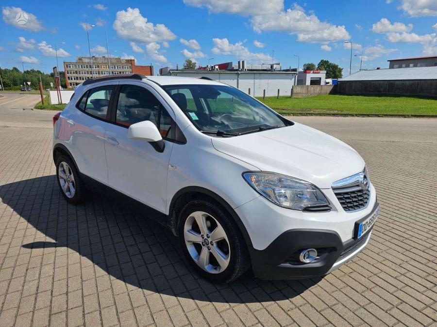 White Opel Mokka 2014 in Jurbarkas, with an engine capacity of 1.36 L and mileage of 154 thousand km for 6000 €, photo 8 on AUTOMOTO.COM.LV