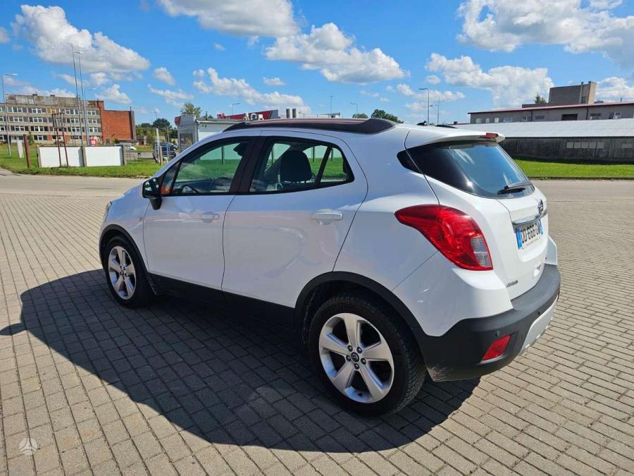 White Opel Mokka 2014 in Jurbarkas, with an engine capacity of 1.36 L and mileage of 154 thousand km for 6000 €, photo 15 on AUTOMOTO.COM.LV