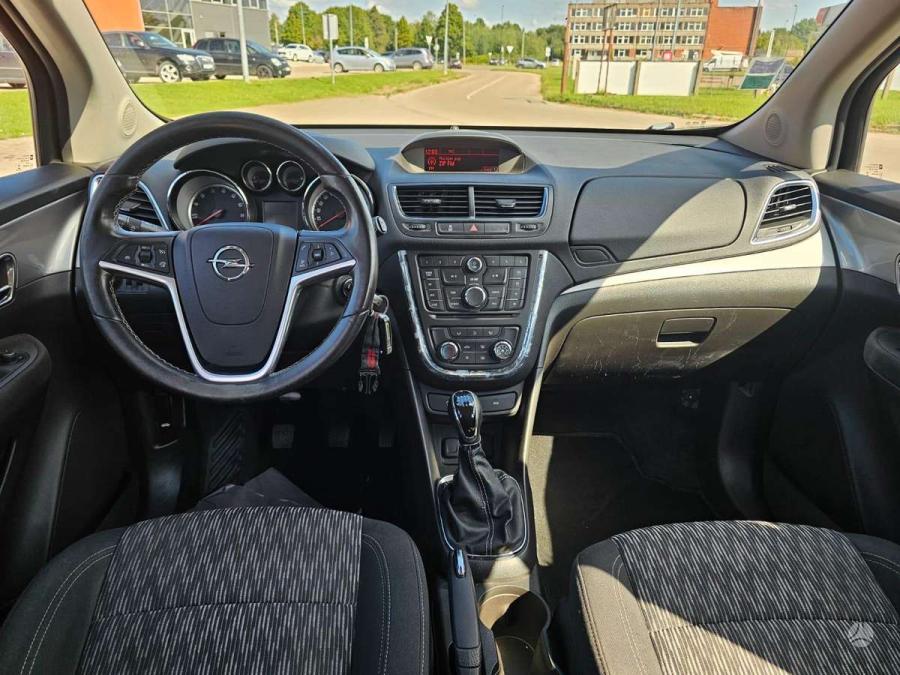 White Opel Mokka 2014 in Jurbarkas, with an engine capacity of 1.36 L and mileage of 154 thousand km for 6000 €, photo 19 on AUTOMOTO.COM.LV