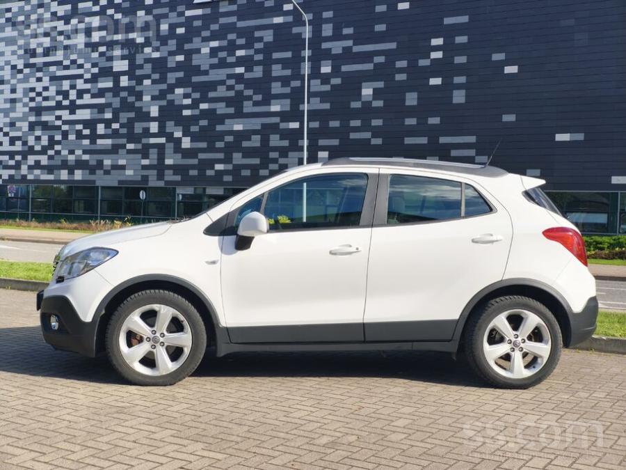 White Opel Mokka 2014 in Jelgava, with an engine capacity of 1.70 L and mileage of 185 thousand km for 5200 €, photo 4 on AUTOMOTO.COM.LV