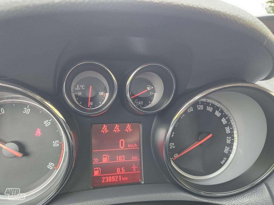White Opel Mokka 2014 in Siauliai, with an engine capacity of 1.70 L and mileage of 239 thousand km for 7450 €, photo 26 on AUTOMOTO.COM.LV