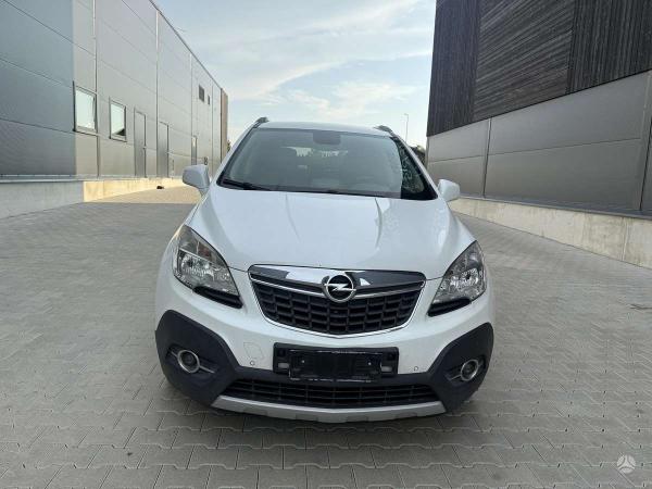 White Opel Mokka 2014 in Siauliai, with an engine capacity of 1.69 L and mileage of 240 thousand km for 5850 €, photo 3 on AUTOMOTO.COM.LV