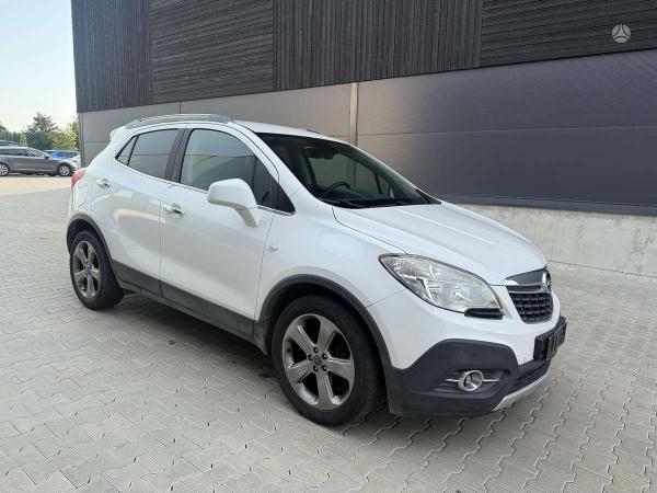 White Opel Mokka 2014 in Siauliai, with an engine capacity of 1.69 L and mileage of 240 thousand km for 5850 €, photo 4 on AUTOMOTO.COM.LV