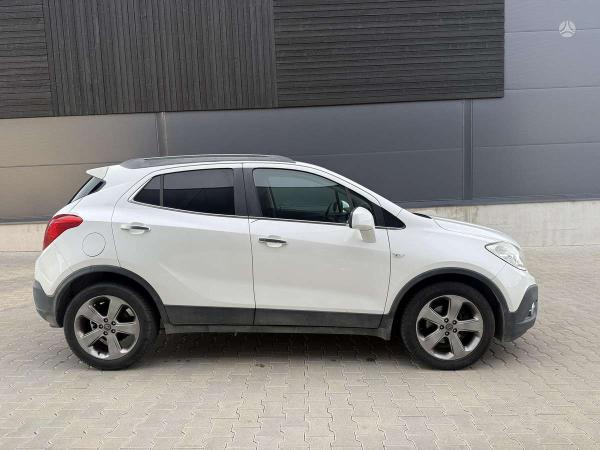 White Opel Mokka 2014 in Siauliai, with an engine capacity of 1.69 L and mileage of 240 thousand km for 5850 €, photo 5 on AUTOMOTO.COM.LV