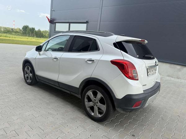 White Opel Mokka 2014 in Siauliai, with an engine capacity of 1.69 L and mileage of 240 thousand km for 5850 €, photo 8 on AUTOMOTO.COM.LV