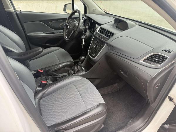 White Opel Mokka 2014 in Siauliai, with an engine capacity of 1.69 L and mileage of 240 thousand km for 5850 €, photo 10 on AUTOMOTO.COM.LV