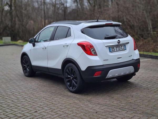 White Opel Mokka 2015 in Taurage, with an engine capacity of 1.60 L and mileage of 171 thousand km for 6200 €, photo 3 on AUTOMOTO.COM.LV