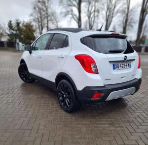 White Opel Mokka 2015 in Taurage, with an engine capacity of 1.60 L and mileage of 191 thousand km for 6300 €, photo 2 on AUTOMOTO.COM.LV